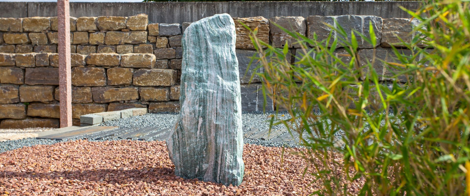 Naturstein Findlinge Monolithen günstig online kaufen